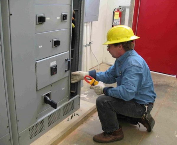 Electrical Safety in the Workplace – Low Voltage – Environmental Health ...